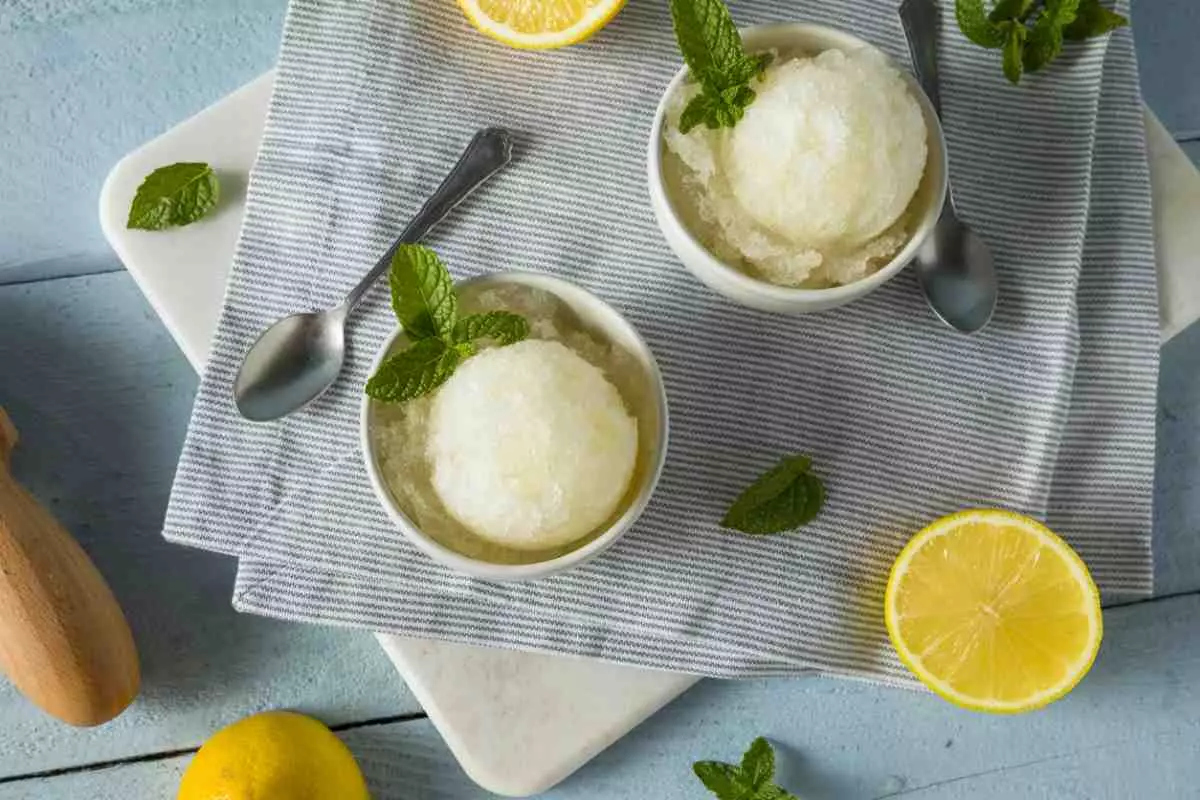 Sicily chanh granita: công thức rất dễ dàng mà không cần sử dụng máy làm kem