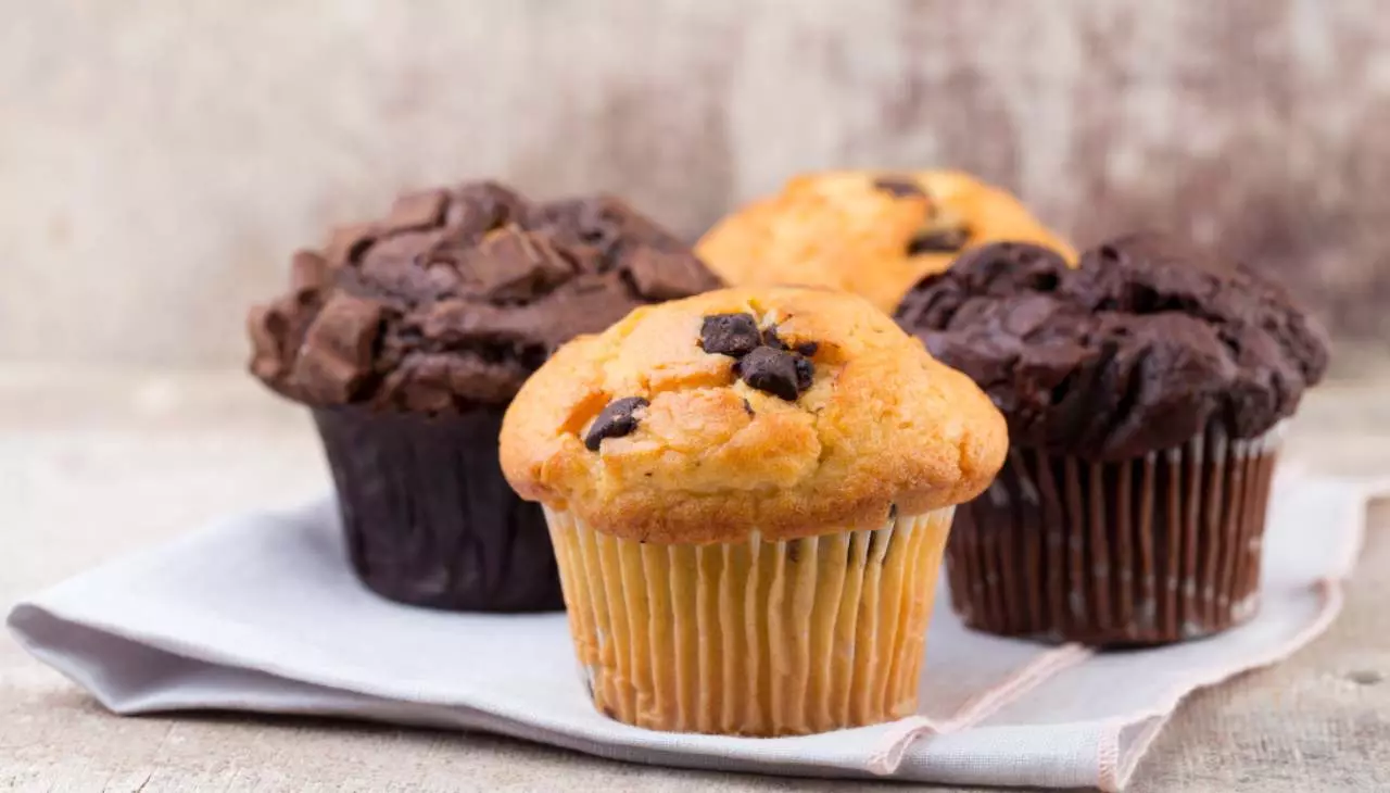 Japanese muffins ug cocoa | Ang resipe sa steamer alang sa humok nga mga pagkaon