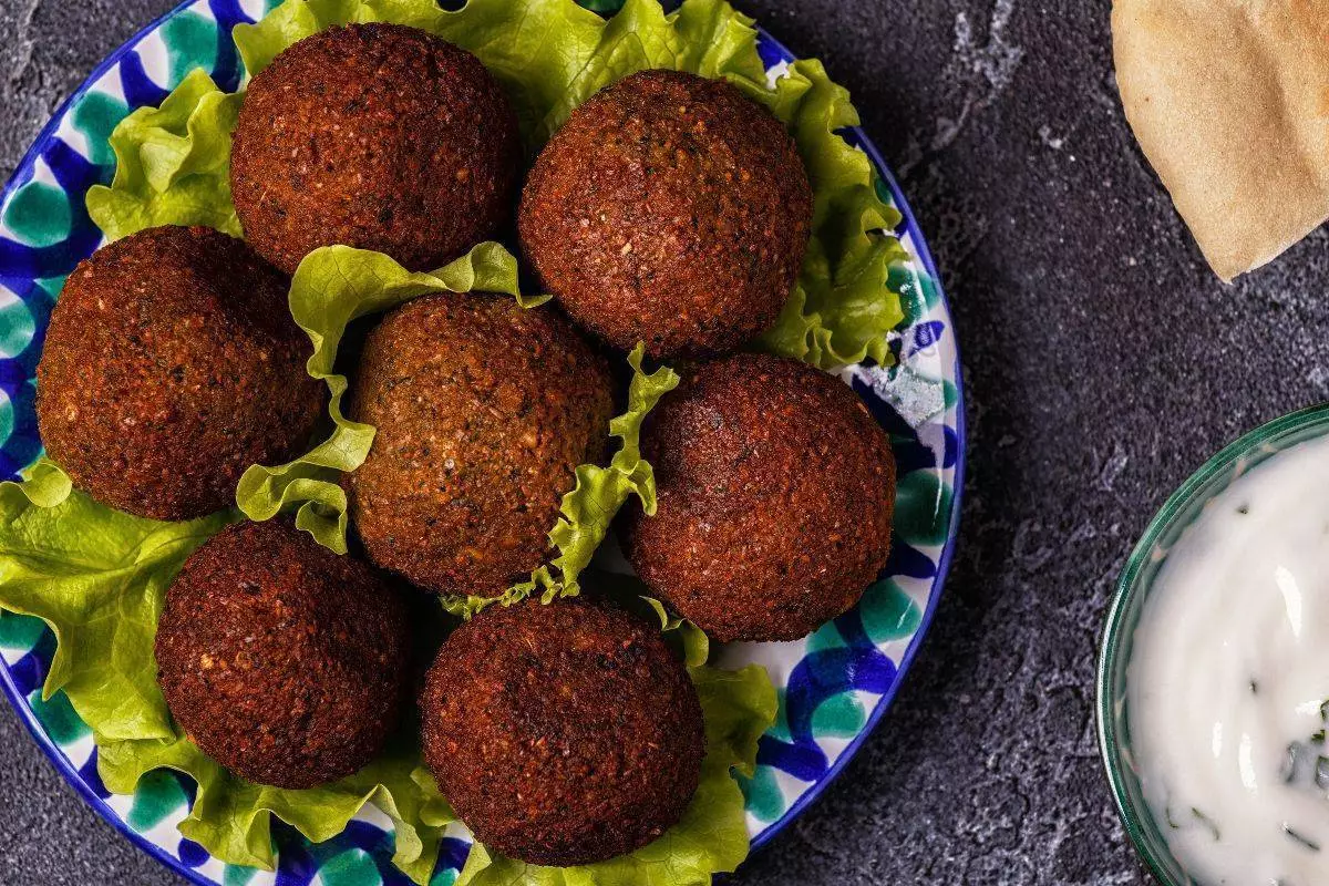 Felafel s umakom od humusa i jogurta, jelo opojne arome!