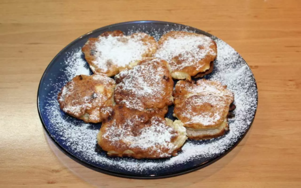 Mga rice pancake | Mula sa Tuscany, ang dessert para sa Father's Day