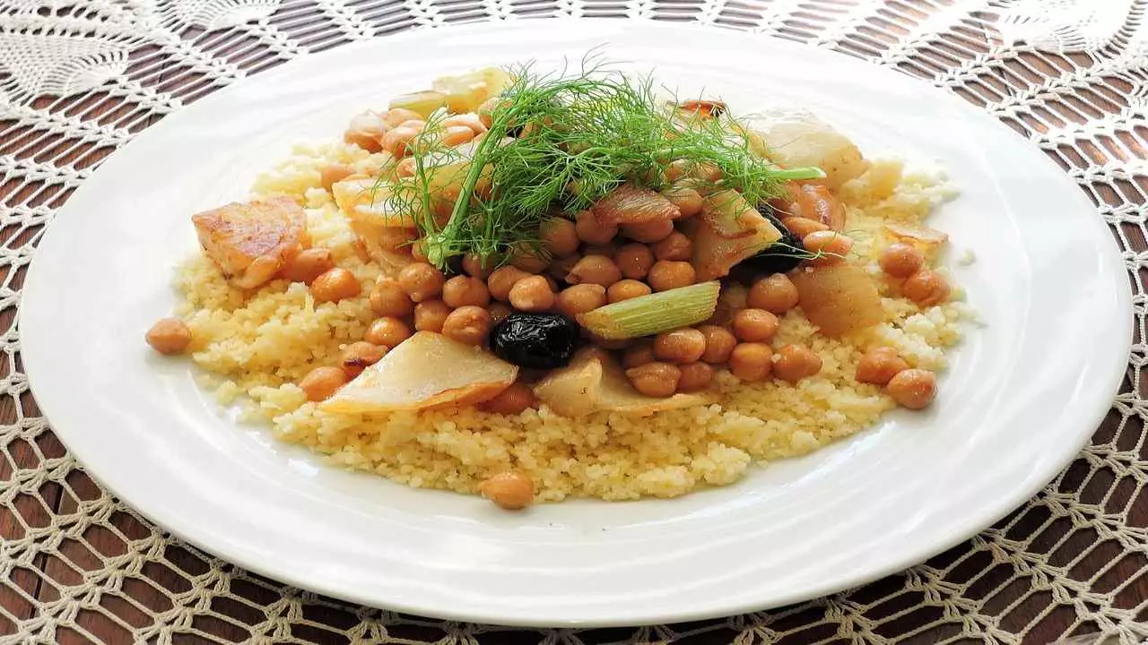 Cous cous na chickpeas na oliv