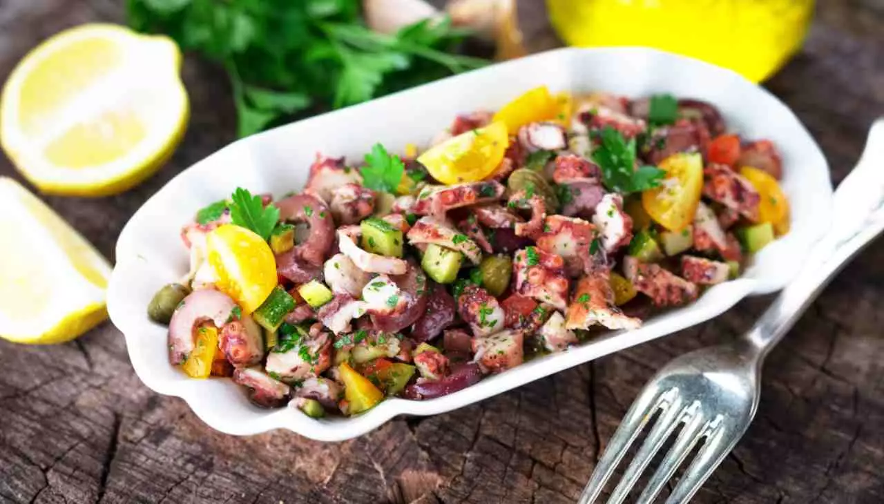 Sarı kiraz domatesli neşeli ahtapot salatası - yemek tarifi yazdırma