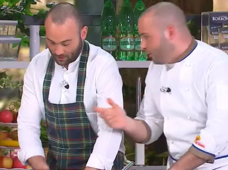 Fotografie cu Este întotdeauna amiază. Ouă fierte de Twin Chef Billy