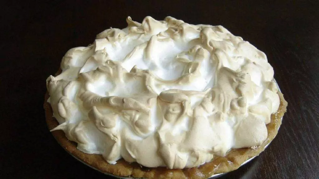 Torta de merengue con crema