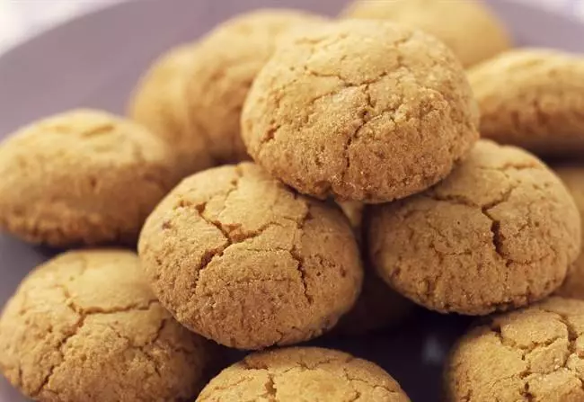 Amaretti agus císte seacláide dorcha: bog, sobhlasta agus éasca le déanamh 4322_4