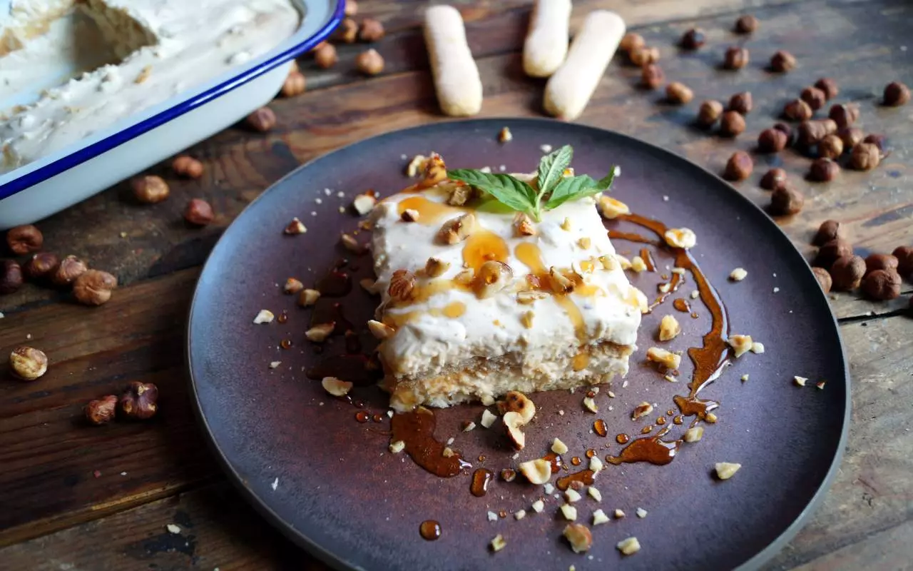 Tiramisu hamwe na hazelnuts PHOTO resept icapye