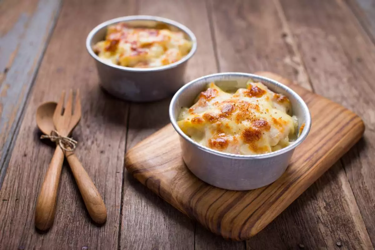 Pasta e patacas con provolone e xamón, que bondade!