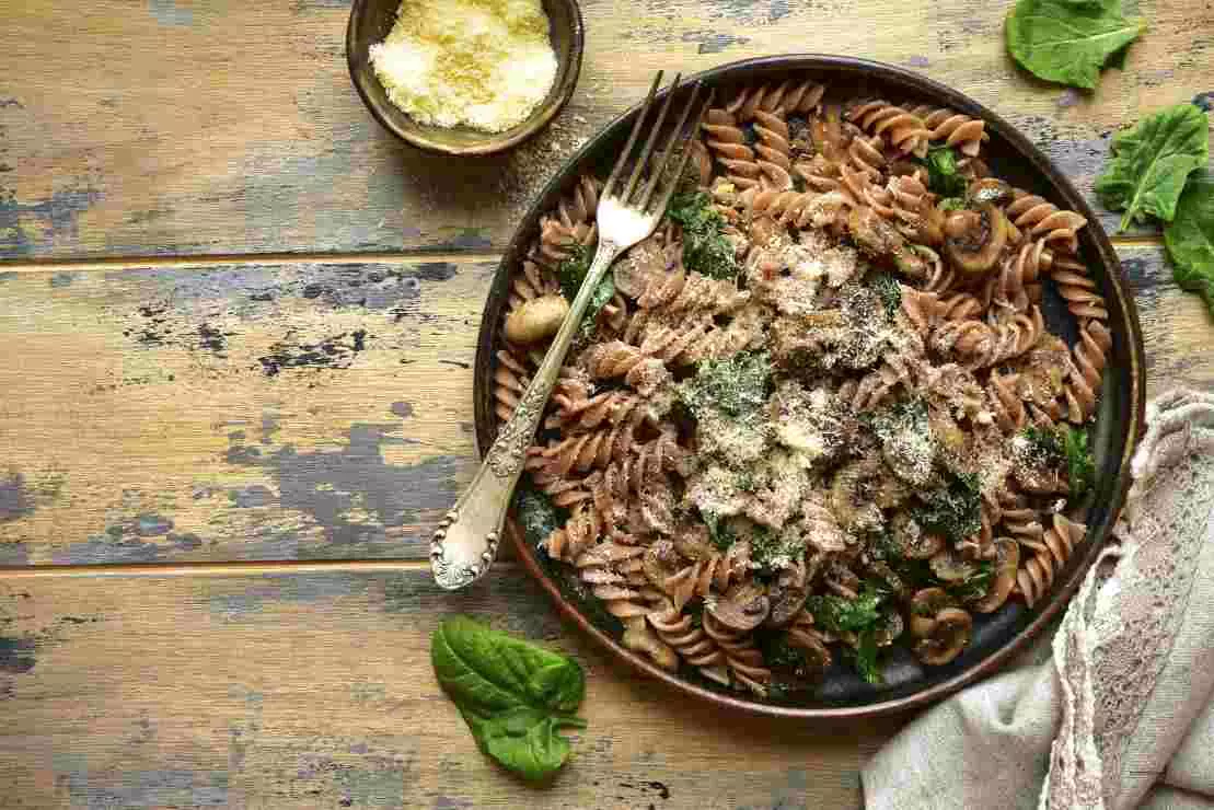 Wholemeal fusilli with spinach, mushrooms and pecorino | a fantastic first course