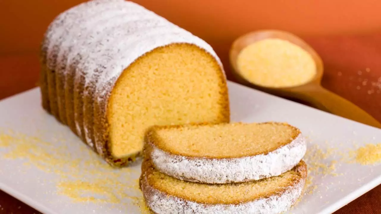 Sweet polenta roll