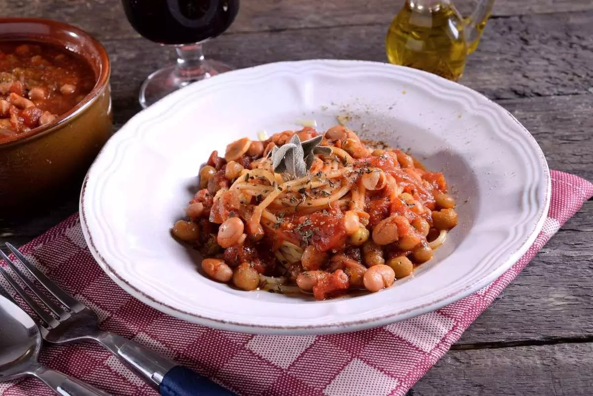 Bud Spencer en Terence Hill's Pasta and Beans, romig en smakelijk