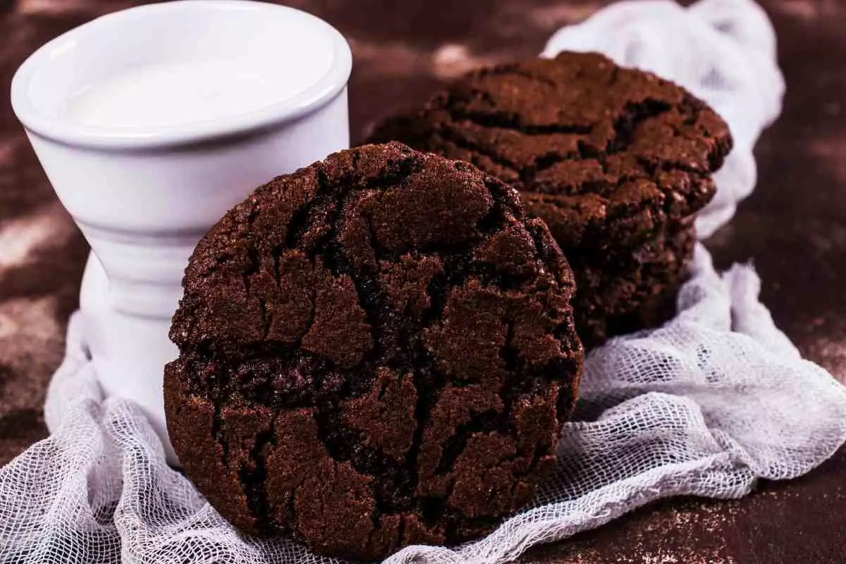 Cookies ħfief tal-kawkaw, imfarrak u fit-togħma u ħfief ħafna