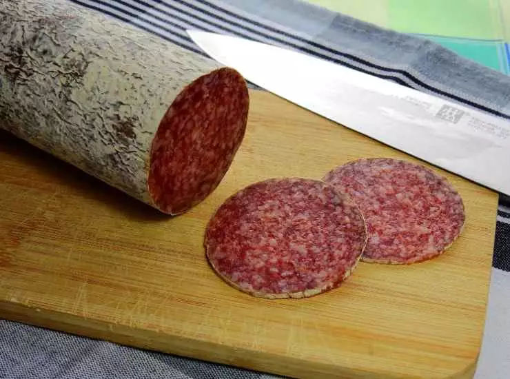 Gesalzene Cavagnetti mit Salami - Ricettasprint