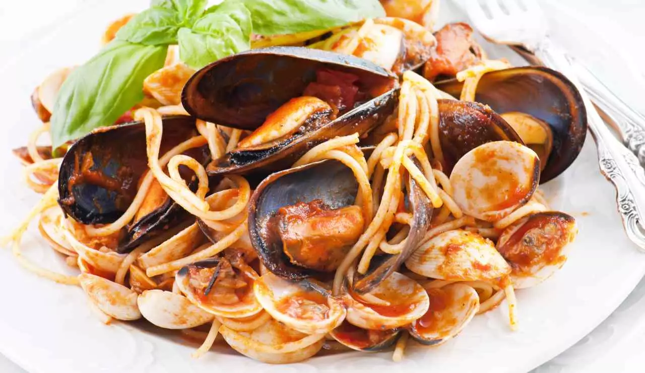 Spicy spaghetti mei moksels en clams | Sterke smaak