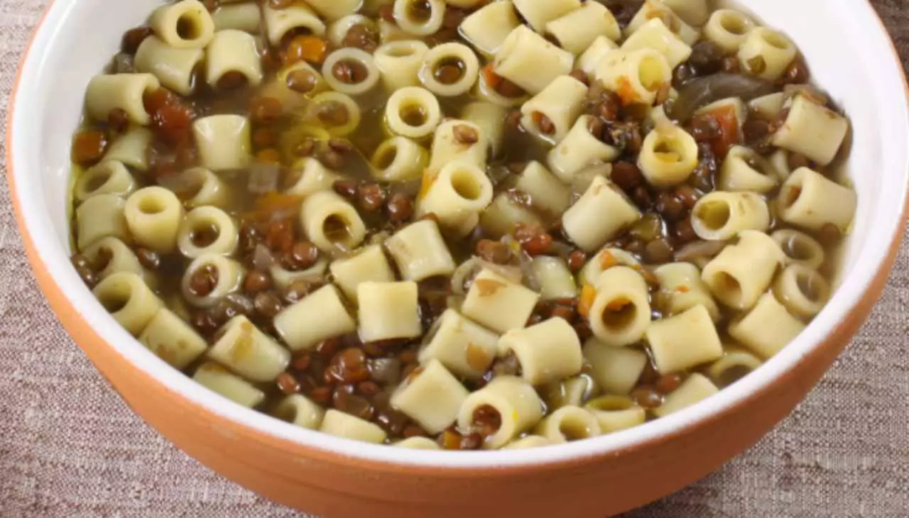 Pasta mei woarst en linzen | Lekkere en rustike delikatesse