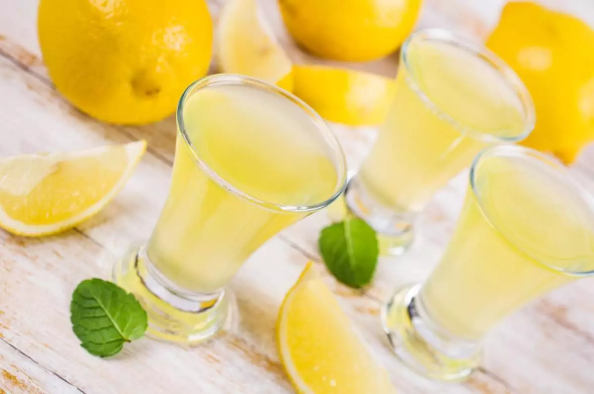 Ondana misy limoncello, efamira mamy misy hanitra voasarimakirana 4803_2