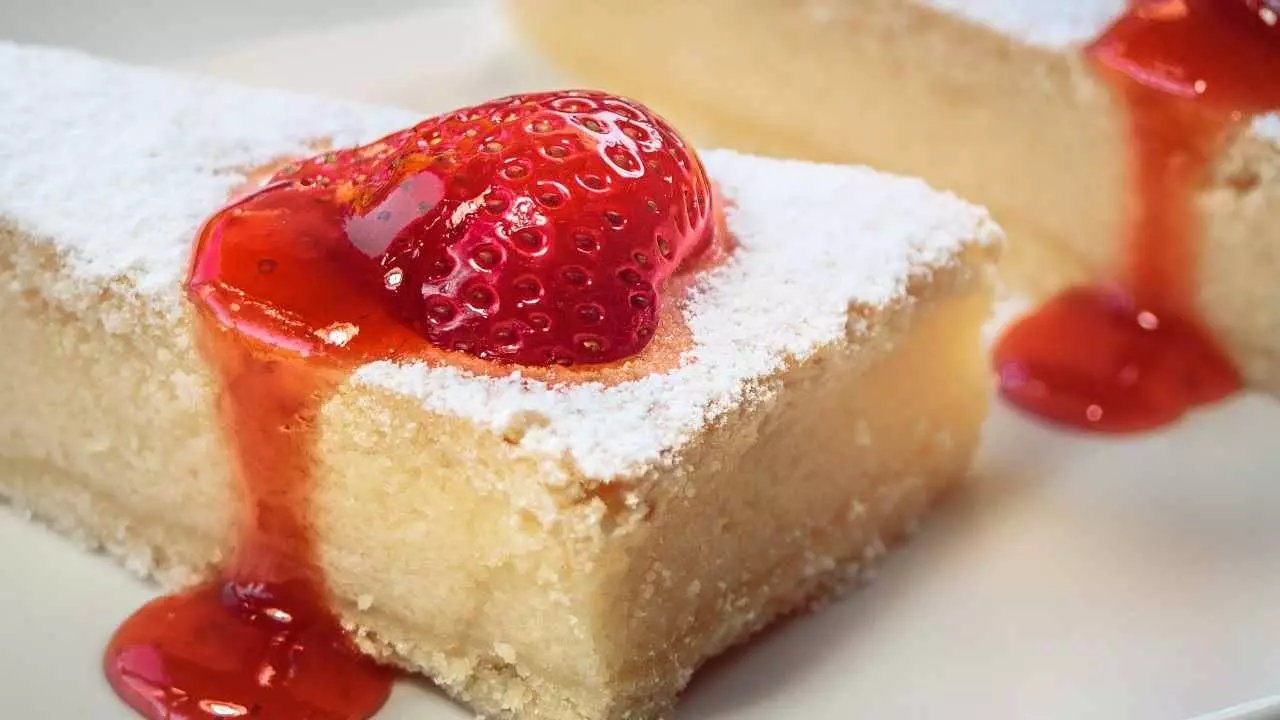 Pastel de tarta del cielo | masa quebrada rellena de crema de leche