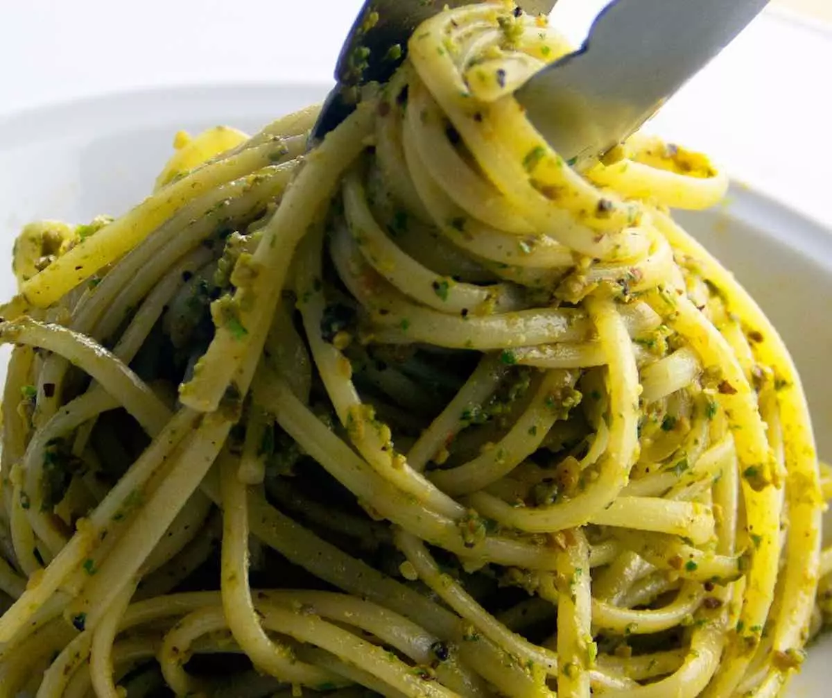 i-spaghetti ene-fennel pesto