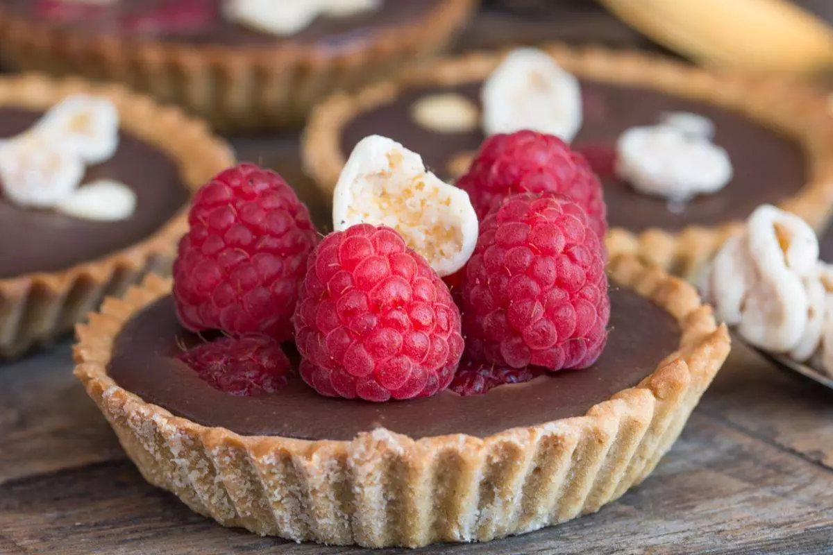 Ernst Knam's tart na may wholemeal shortcrust pastry, tsokolate at raspberry