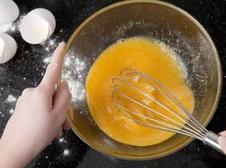 Spaghetti ina omelette pẹlu minestrone ati emmenthal - ricettasprint