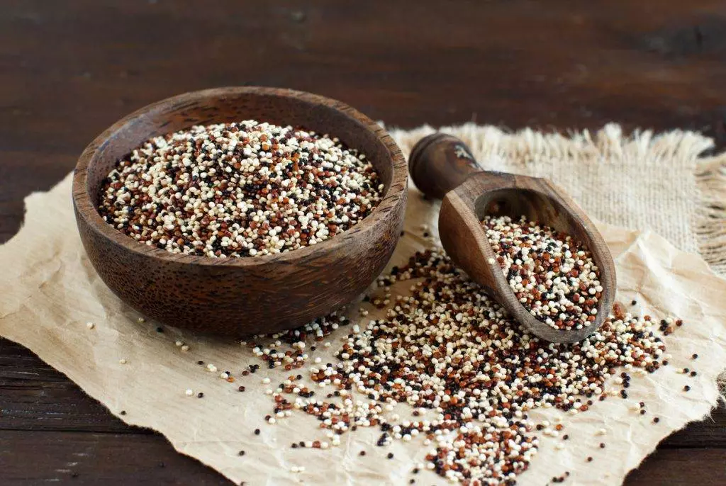 Quinoa na may talong at spinach | isang magaan at masarap na ulam 5039_2