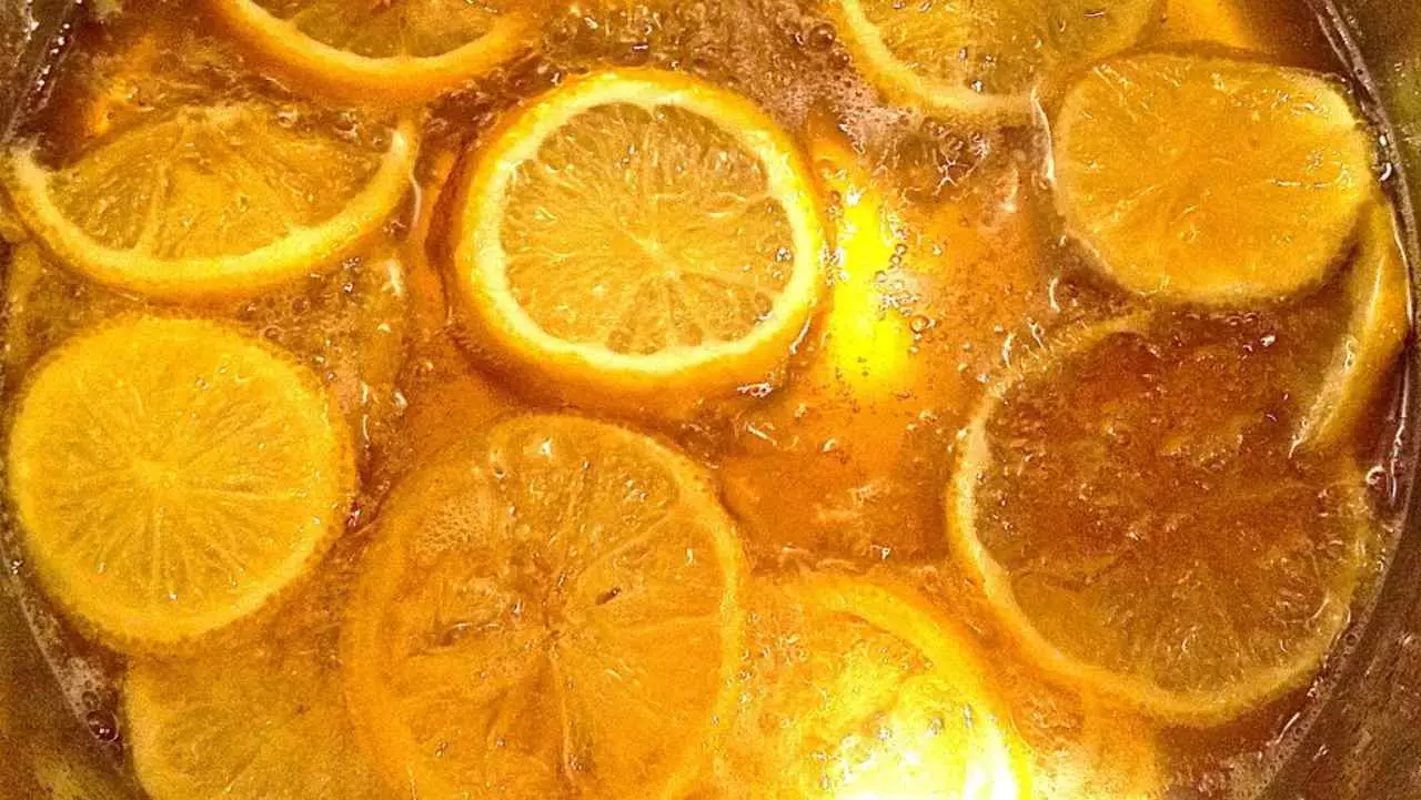 Lemon dalam sirap bahan penyediaan resipi asli