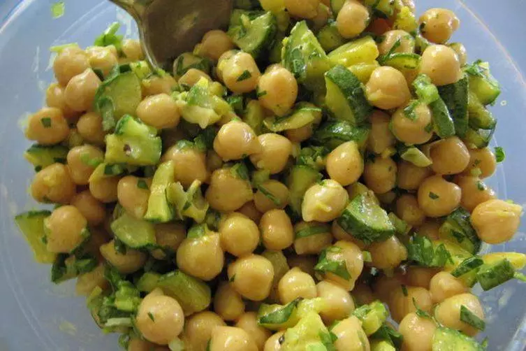 Chickpeas និង Zucchini