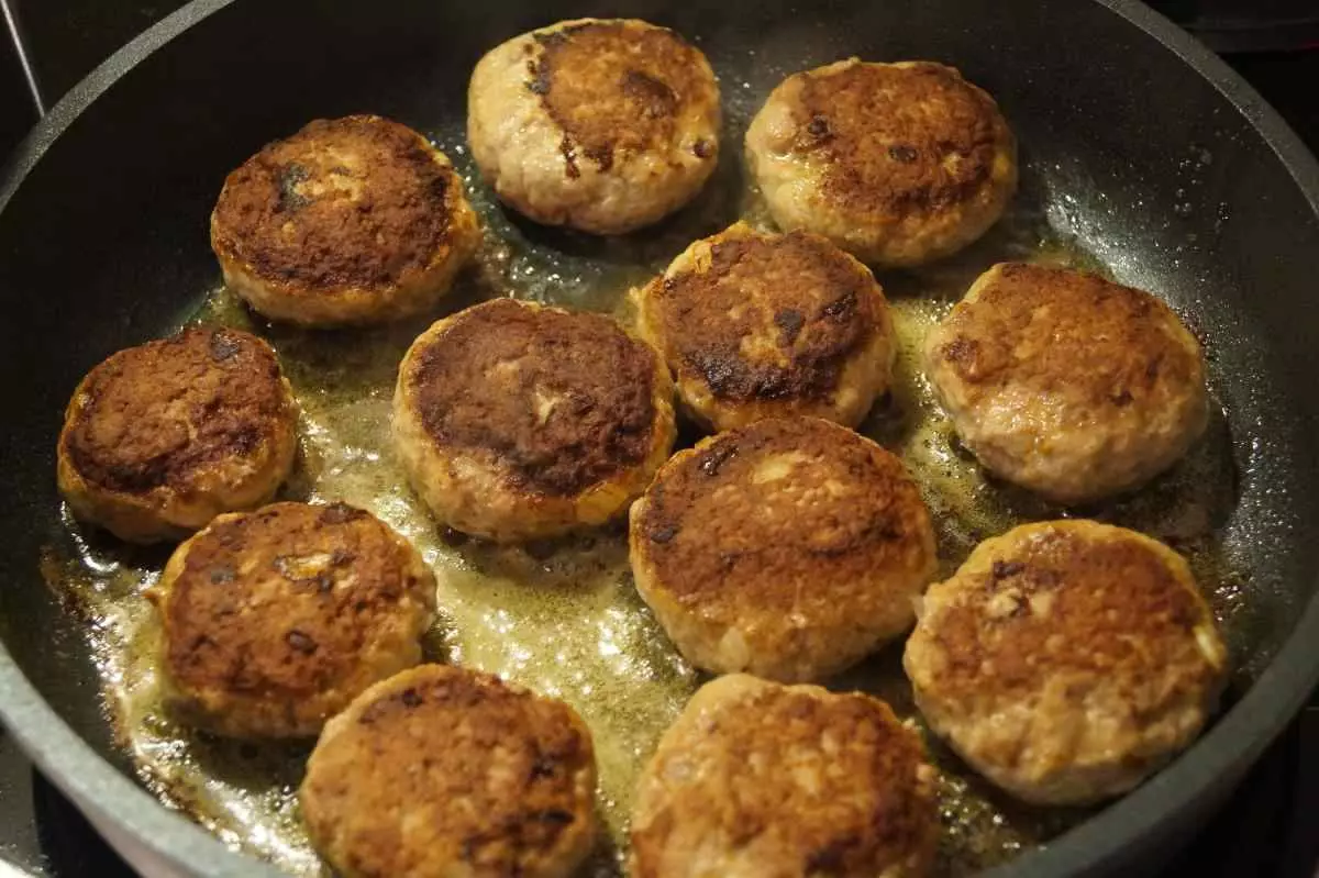 Meatballs ຂອງ cauliflower ແລະ Mozzarella, ອາຫານແຊບຂະຫນາດນ້ອຍທີ່ມີລົດຊາດອັນໃຫຍ່ຫຼວງ