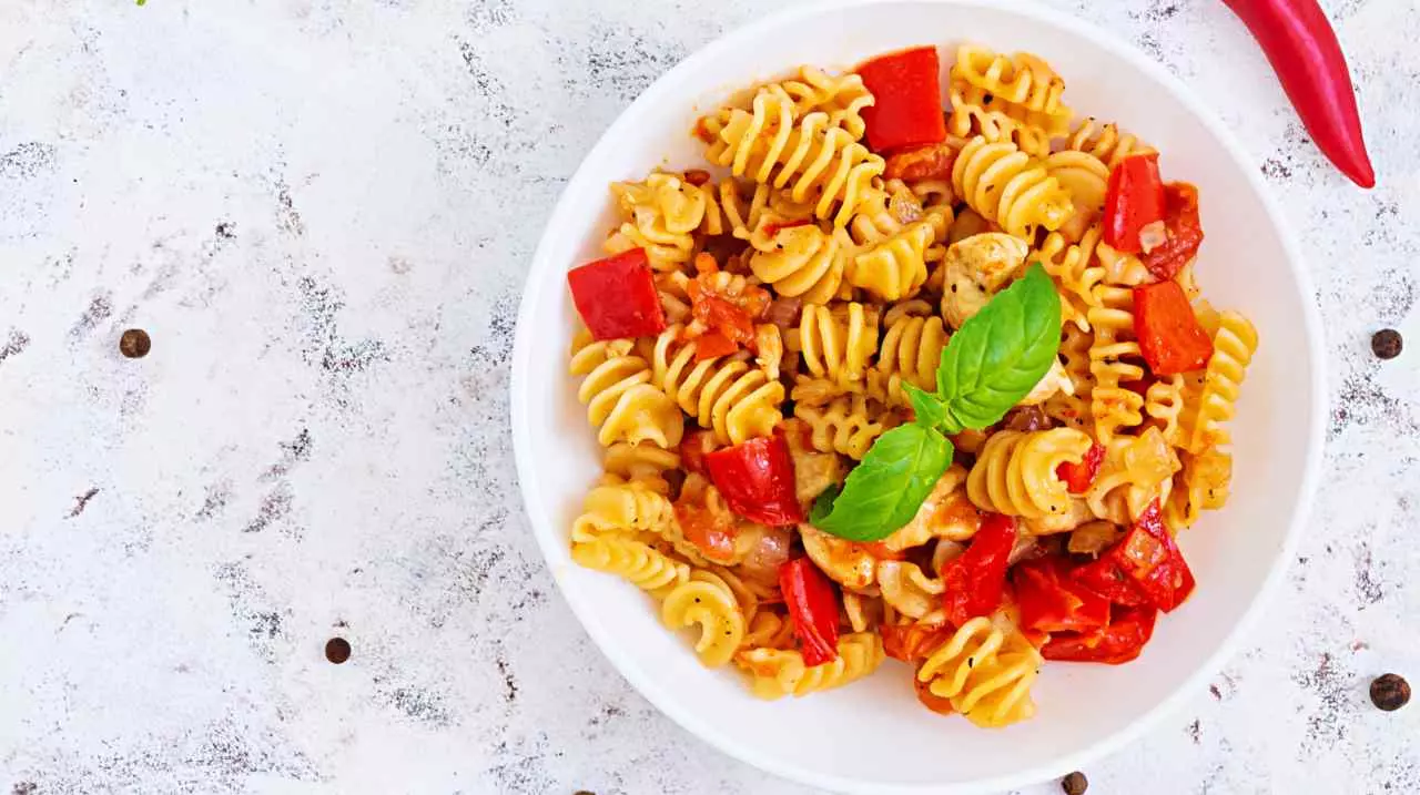 Pepperoni og tunfiskpasta | Enkel og velsmakende førsterett