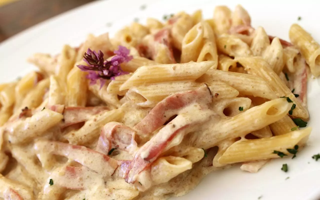 pasta dengan krim dan ham cetakan resep FOTO