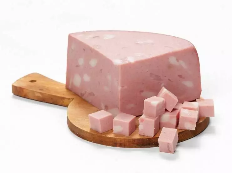 Terung panggang dengan ham dan mortadella yang dimasak, makanan jari yang unik 5348_3