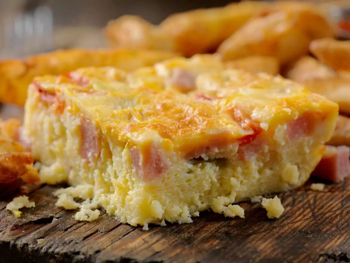Omelette ricotta le liamhás bruite: bog agus bácáilte go héadrom san oigheann