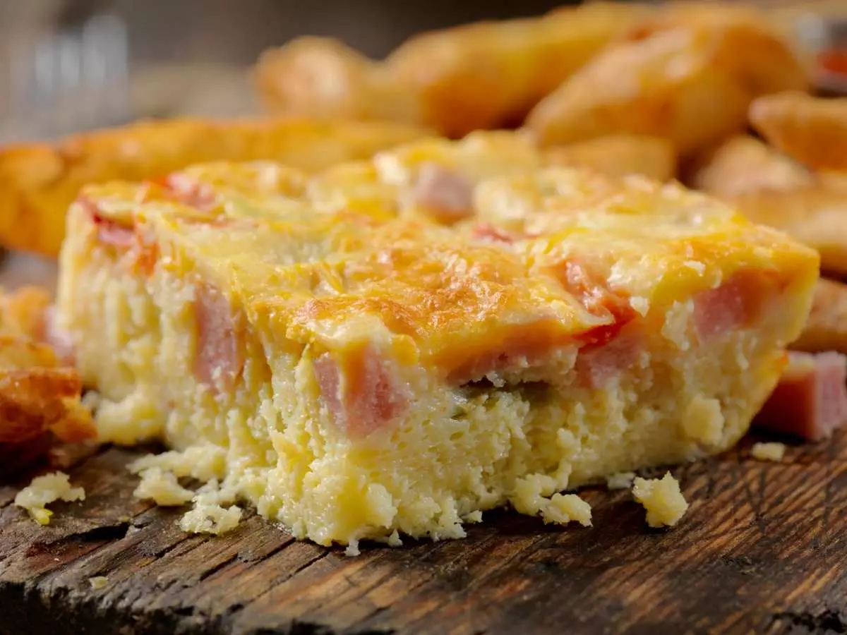 Ricotta omelette karo ham masak: alus lan entheng panggang ing open