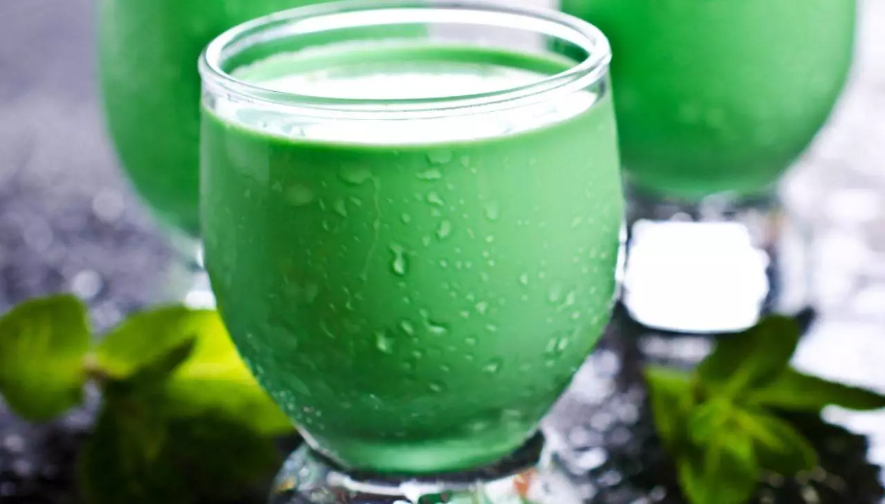 Mint liqueur karo susu | A alkohol prasaja lan seger