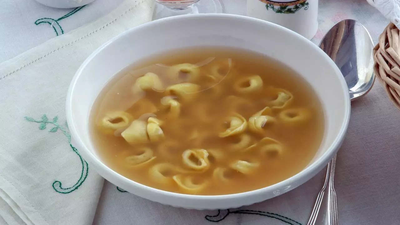 Şopa kevneşopî ya kapon | Xwarina ji bo betlaneyê ji bo cook tortellini