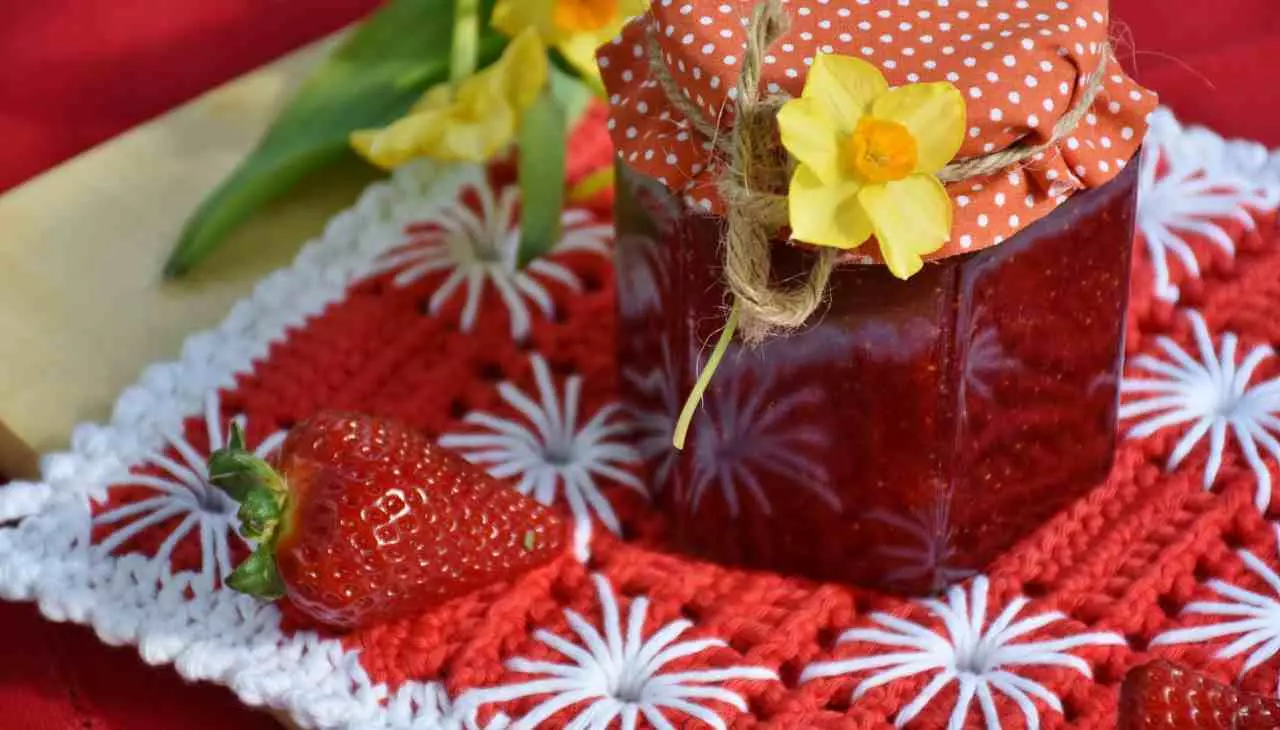 Strawberry jam | Saj thiab muag heev daim ntawv qhia Thermomix