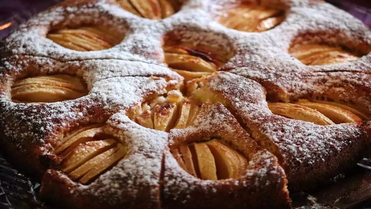 Ak şetdaly torty | Breakfastumşak we näzik, ertirlik üçin ajaýyp