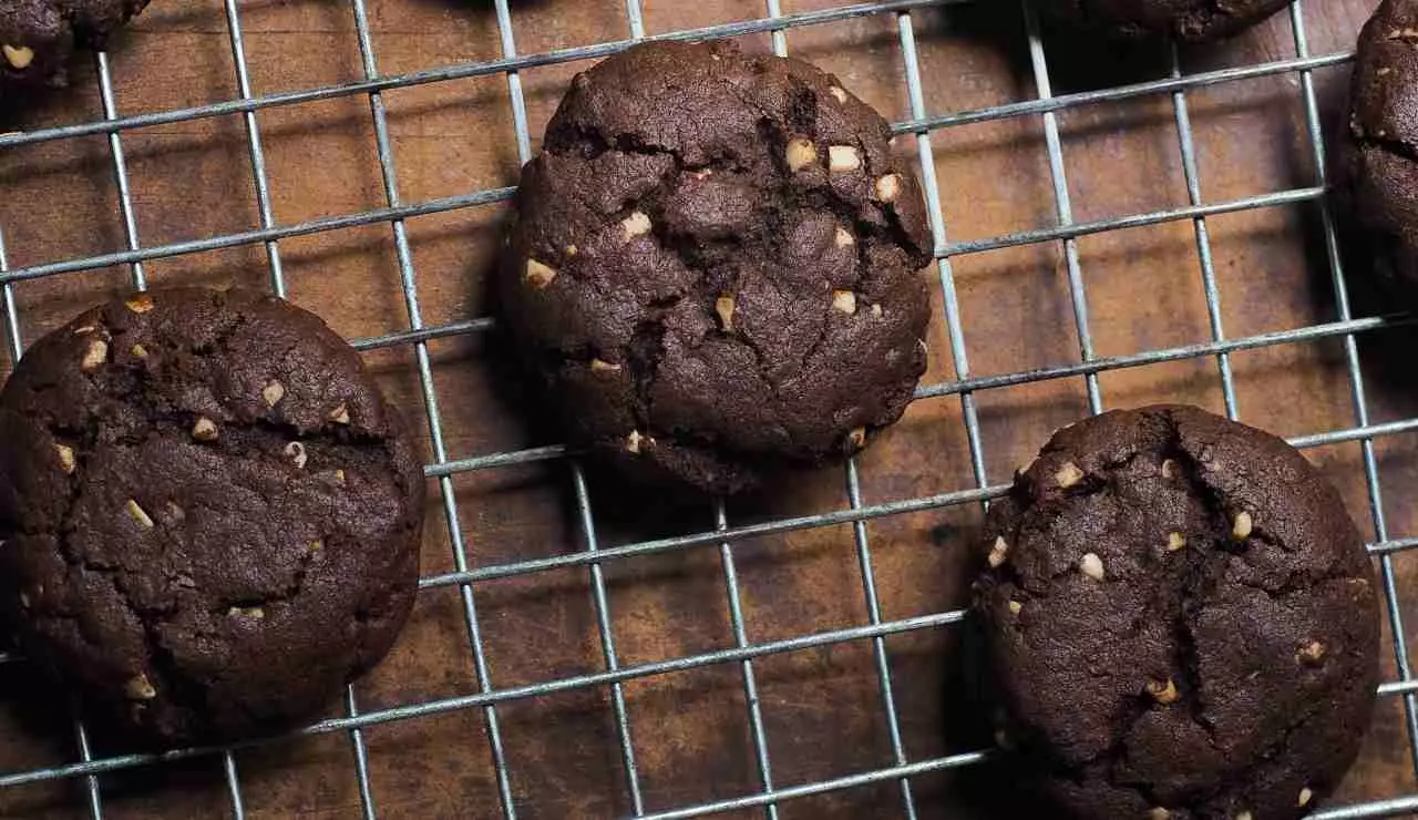 Принт на рецепт за меки бисквити со какао и лешници