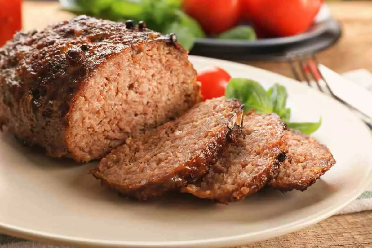 Meatloaf daging cincang dan mortadella: klasik abadi