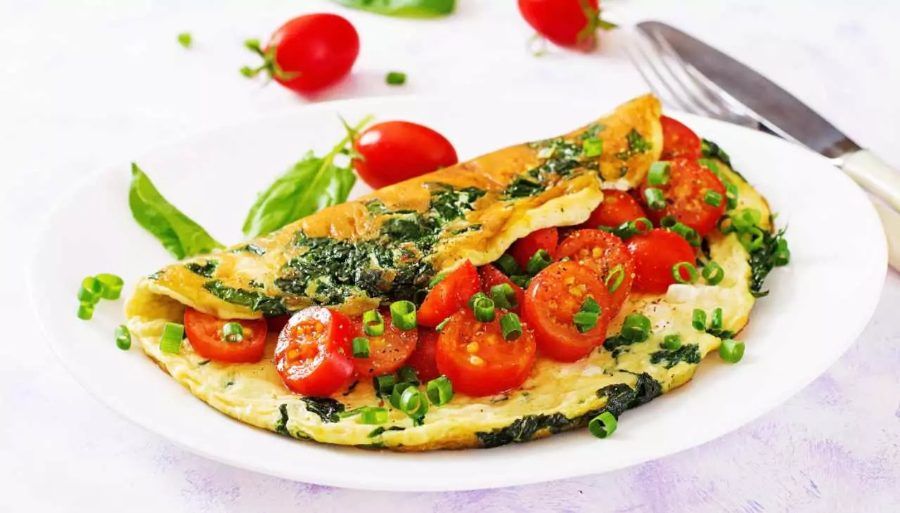 Spinach omelette with cherry tomatoes l វគ្គទីពីរដ៏សាមញ្ញ និងគួរឲ្យចង់ញ៉ាំ