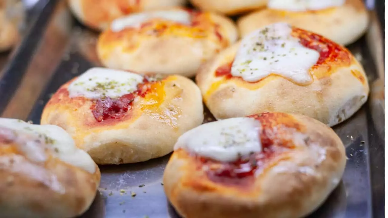 Pizzas rápidas sin levadura, una buena receta para el aperitivo