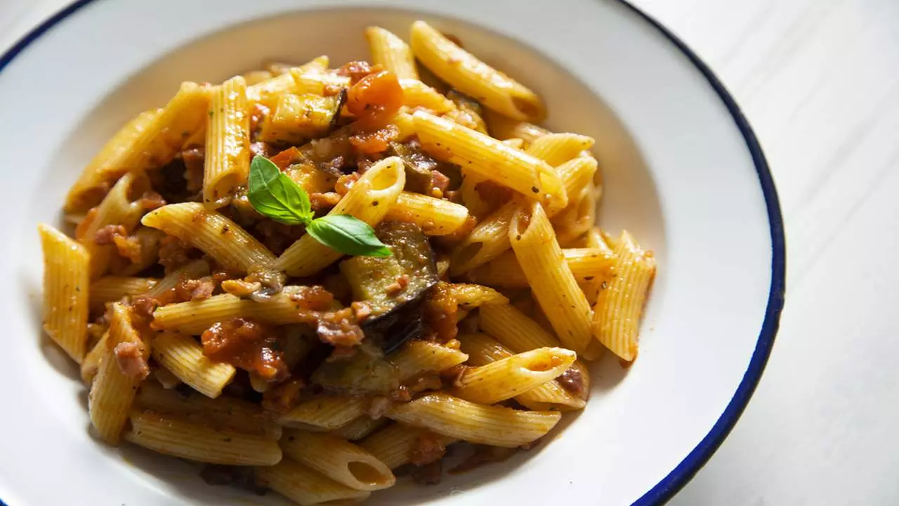 Macarrão com pesto siciliano e amêndoas | Rápido e fácil de preparar