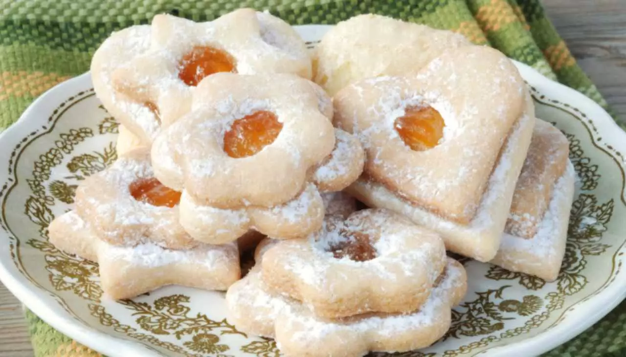 Sardinian apricot donuts - ricettasprint
