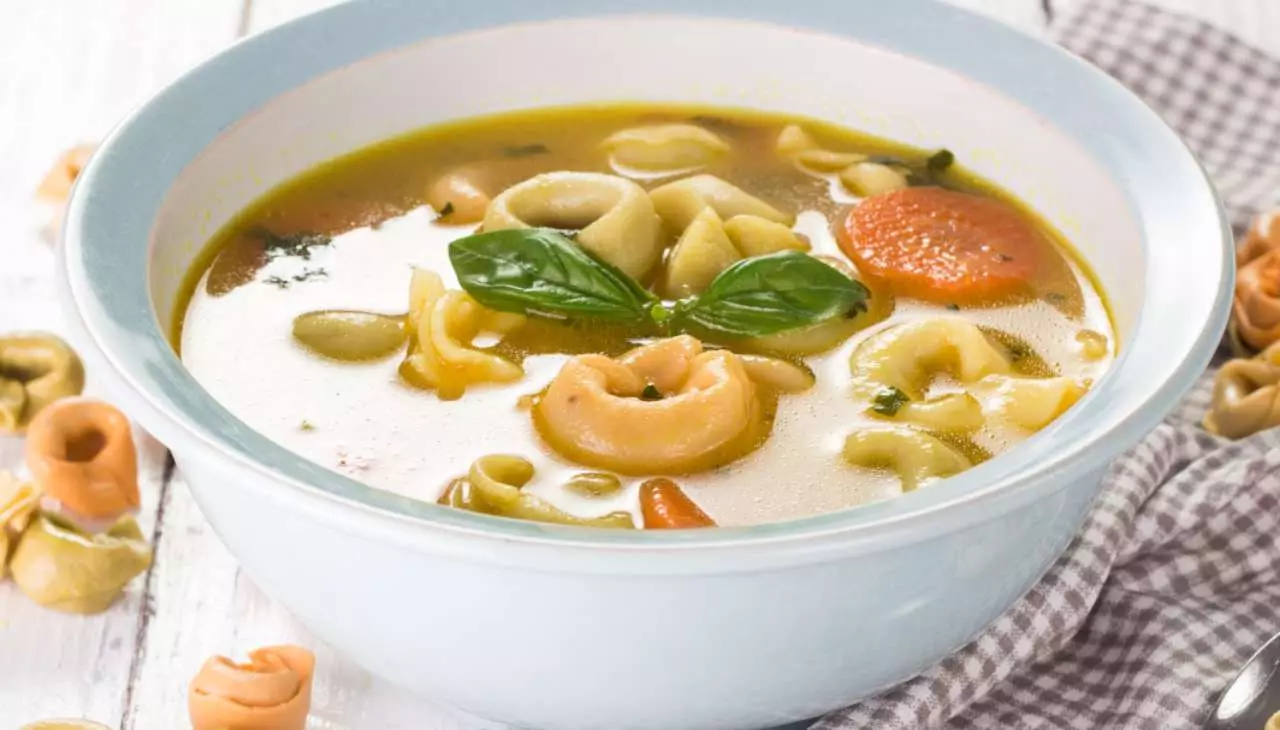 tortellini Vegan ing duduh kaldu l Apik lan sedhep kanggo Natal vegan