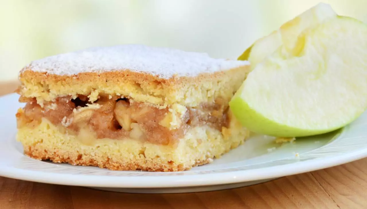 Mascarpone desertas su obuolio širdele receptas