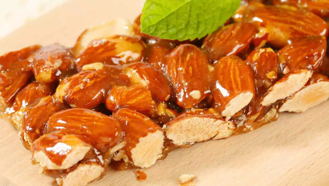 Crunchy almonds 10 maminitsi Kisimusi - ricettasprint
