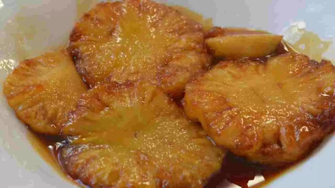 Akora fanomanana fomba fanamboarana anana caramelized