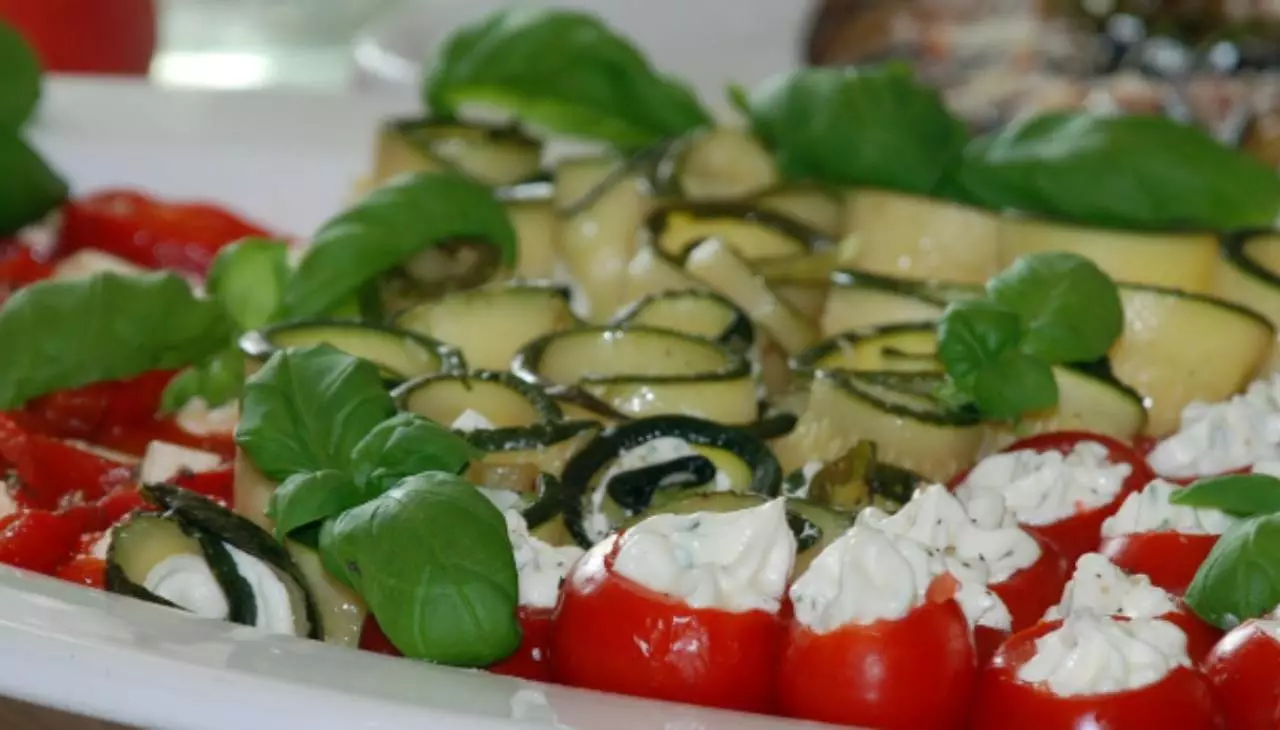 Appetizers of zucchini and ricotta | Tasty and delicious delicacies