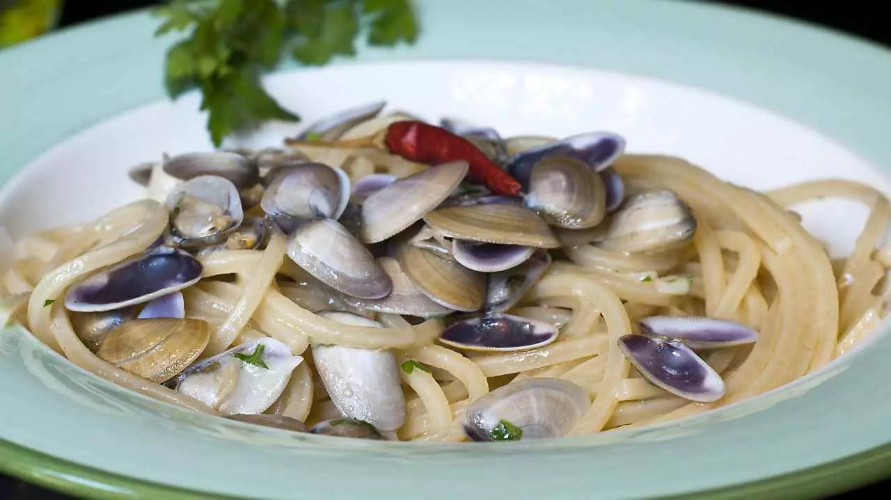 Spaghetti with clams | ပင်လယ်၏ နူးညံ့သောအရသာ