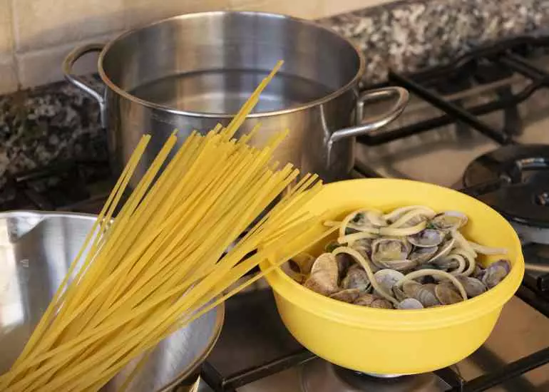 spaghetti clams