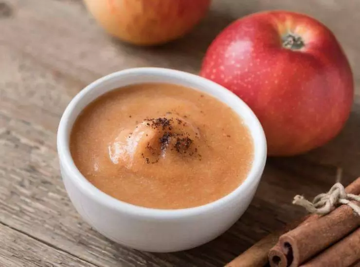 Receta de galletas con mousse de chocolate y manzana